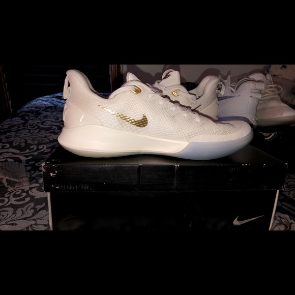 Nike | Shoes | Nike Kobe Metallic Gold 3s Size 15 Mens | Poshmark